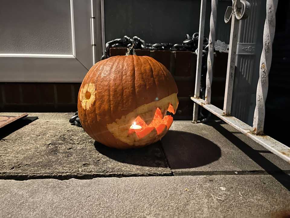 Spooky video game monster jack-o’-lantern pumpkin carving