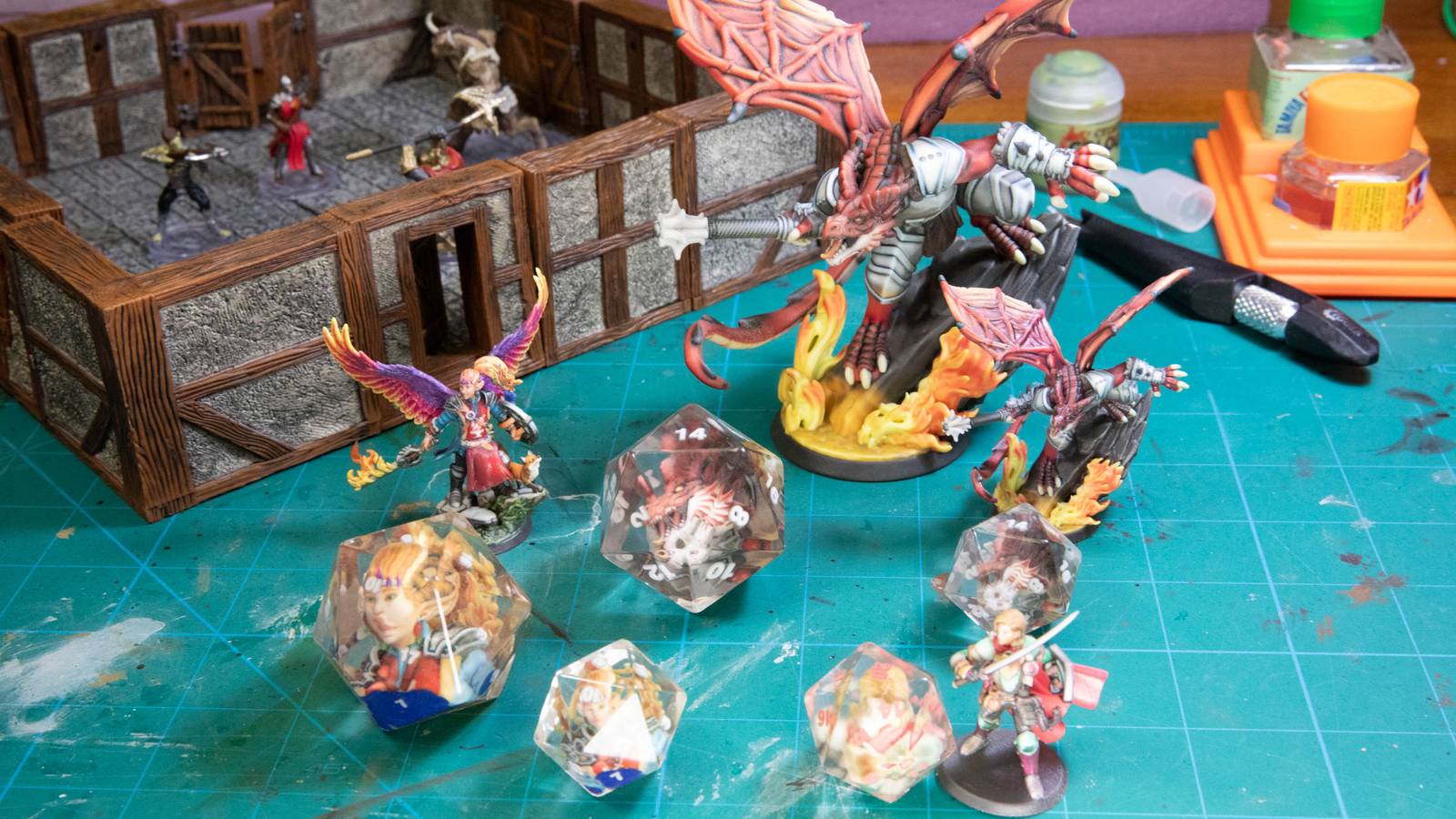 Hero Forge adds custom dice to its line of 3D-printed D&D miniatures