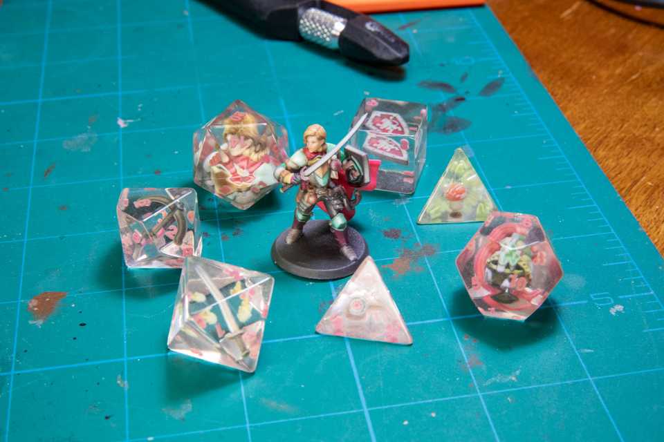 Hero Forge adds custom dice to its line of 3D-printed D&D miniatures