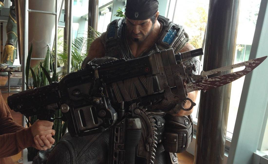 Epic Games auctions Gears of War lancer replicas to help injured artist