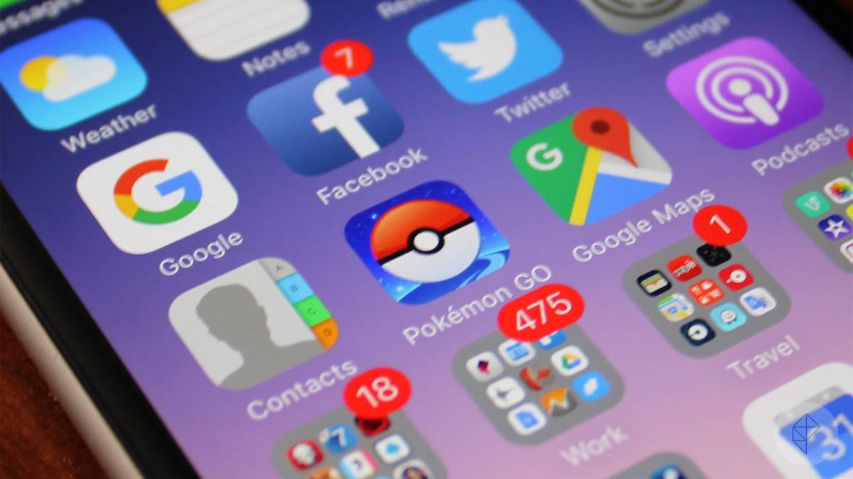 Pokémon Go player hits cop car while playing behind the wheel, all ...
