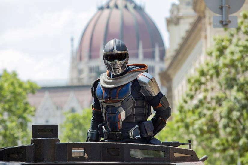 does taskmaster wear a mask